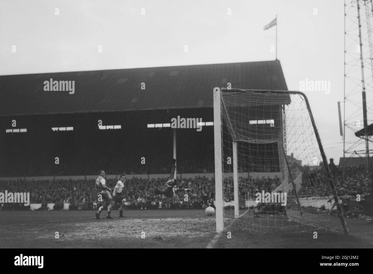Tottenham hotspur footballers hi-res stock photography and images - Alamy