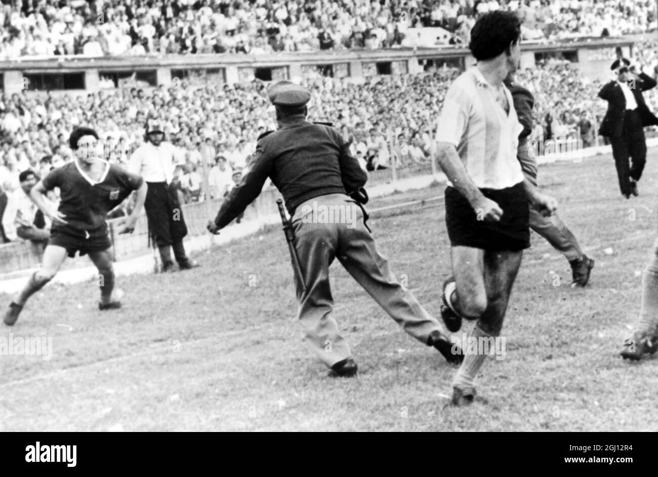 Police tear gas use hi-res stock photography and images - Alamy