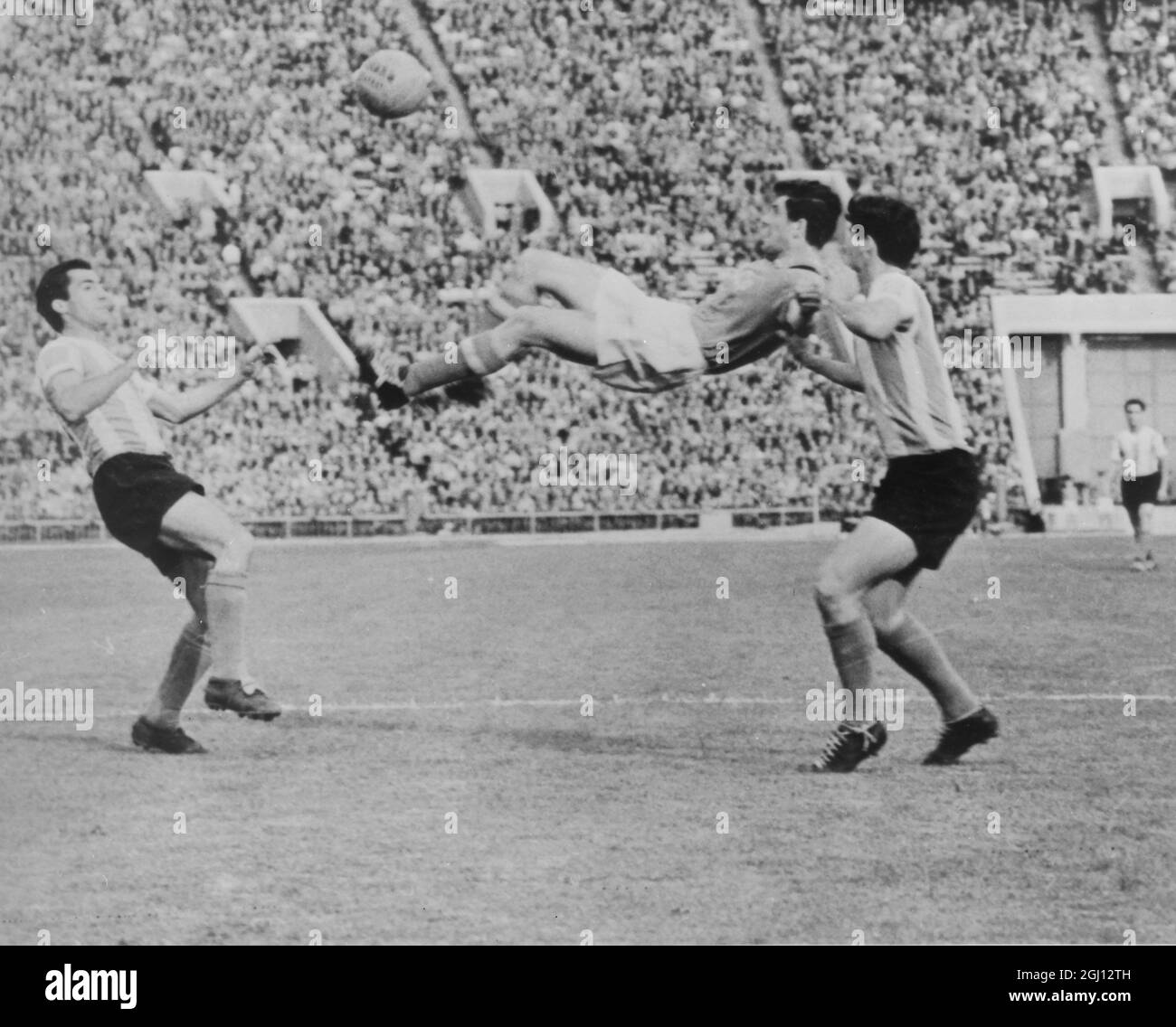 FOOTBALLER SLAVA METREVELI - SOVIET FOOTBALL NATIONAL TEAM 6 DECEMBER ...