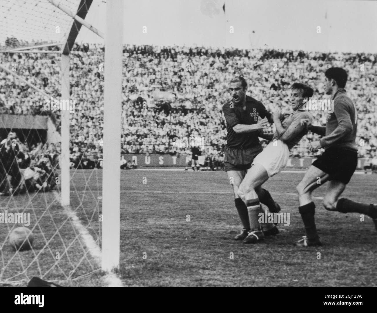 BORA KOSTIC - INTERNATIONAL FOOTBALLER OF YUGOSLAVIA - IN ACTION - 7 ...