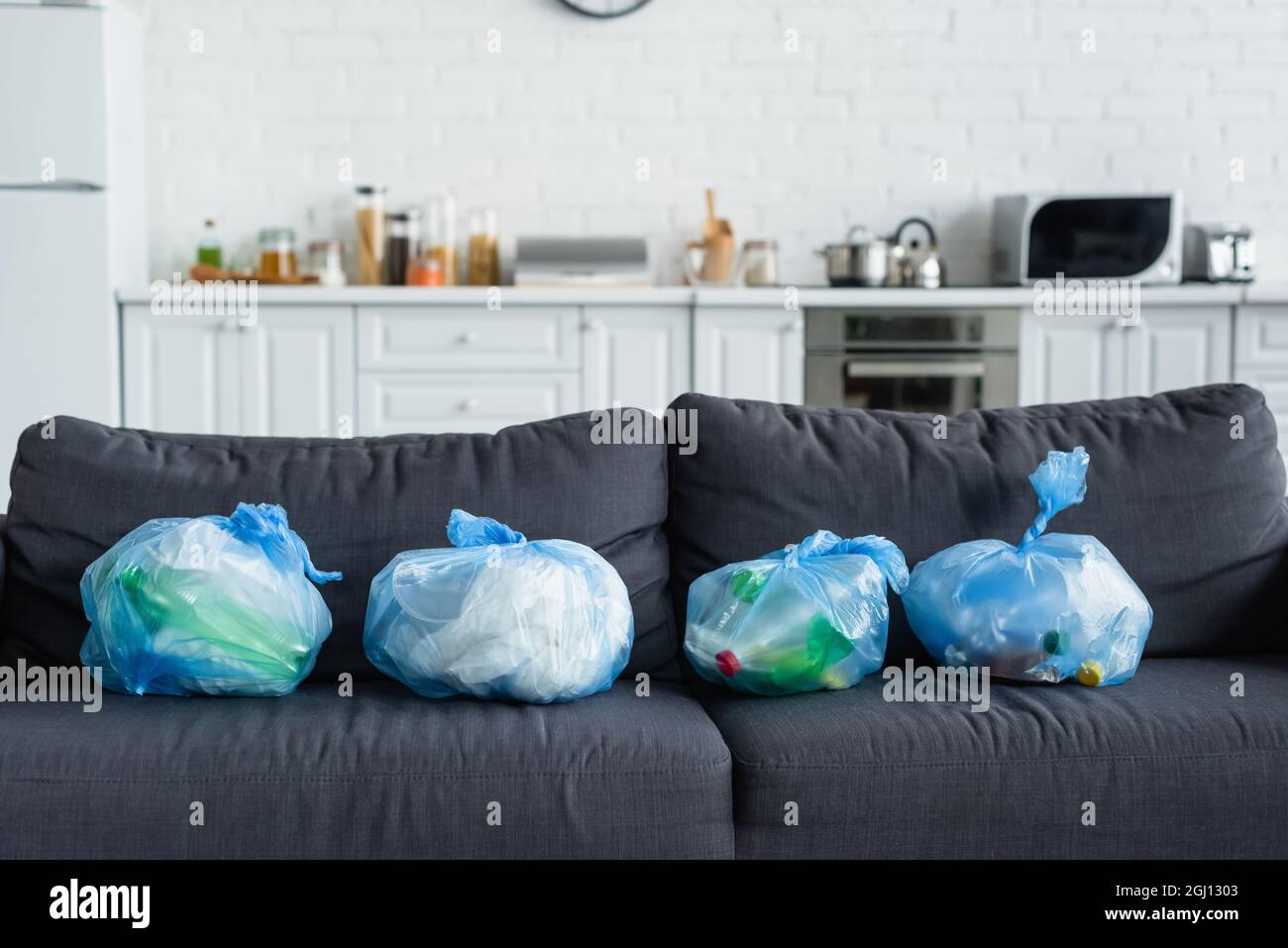 Kitchen bags trash garbage hi-res stock photography and images - Alamy