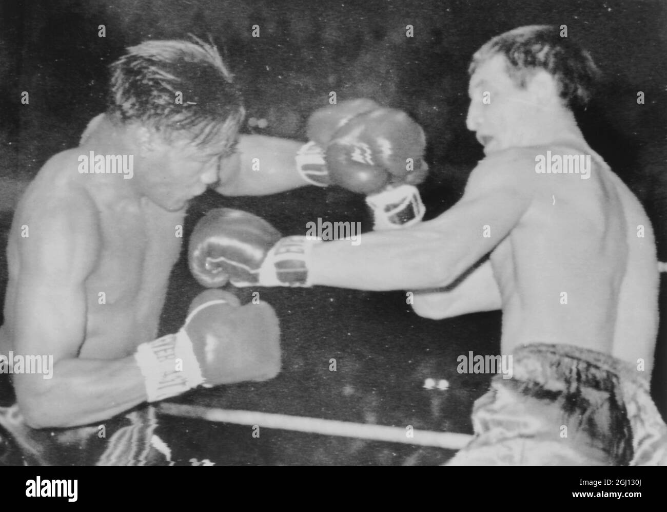 BOXER HENRY HANK AND CHIC CALDERWOOD BOXING - 17 DECEMBER 1961 Stock ...