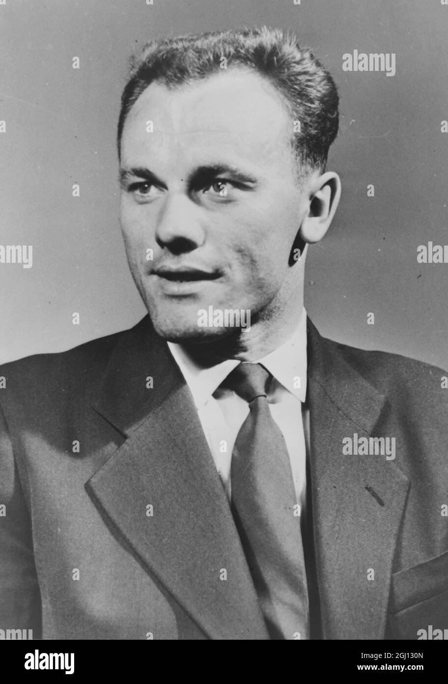International football team portrait Black and White Stock Photos ...