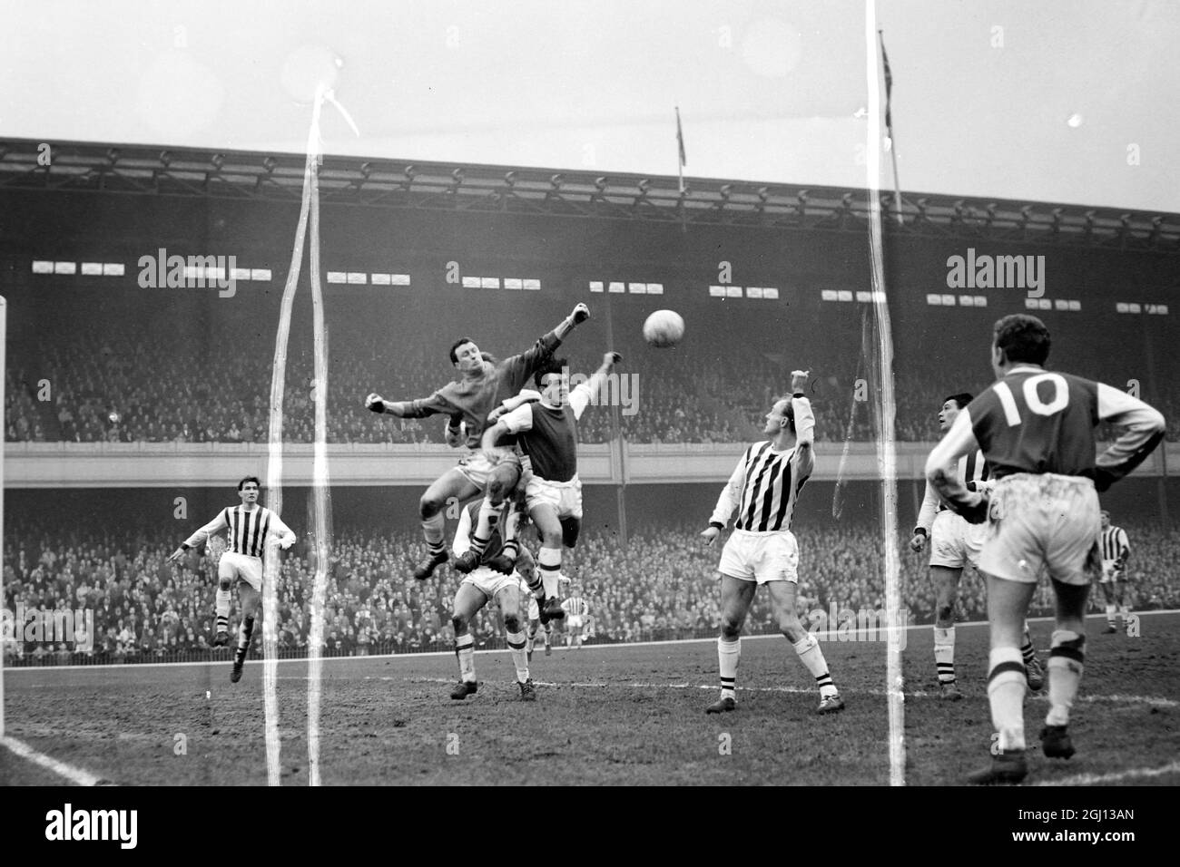 Don howe arsenal hi-res stock photography and images - Alamy