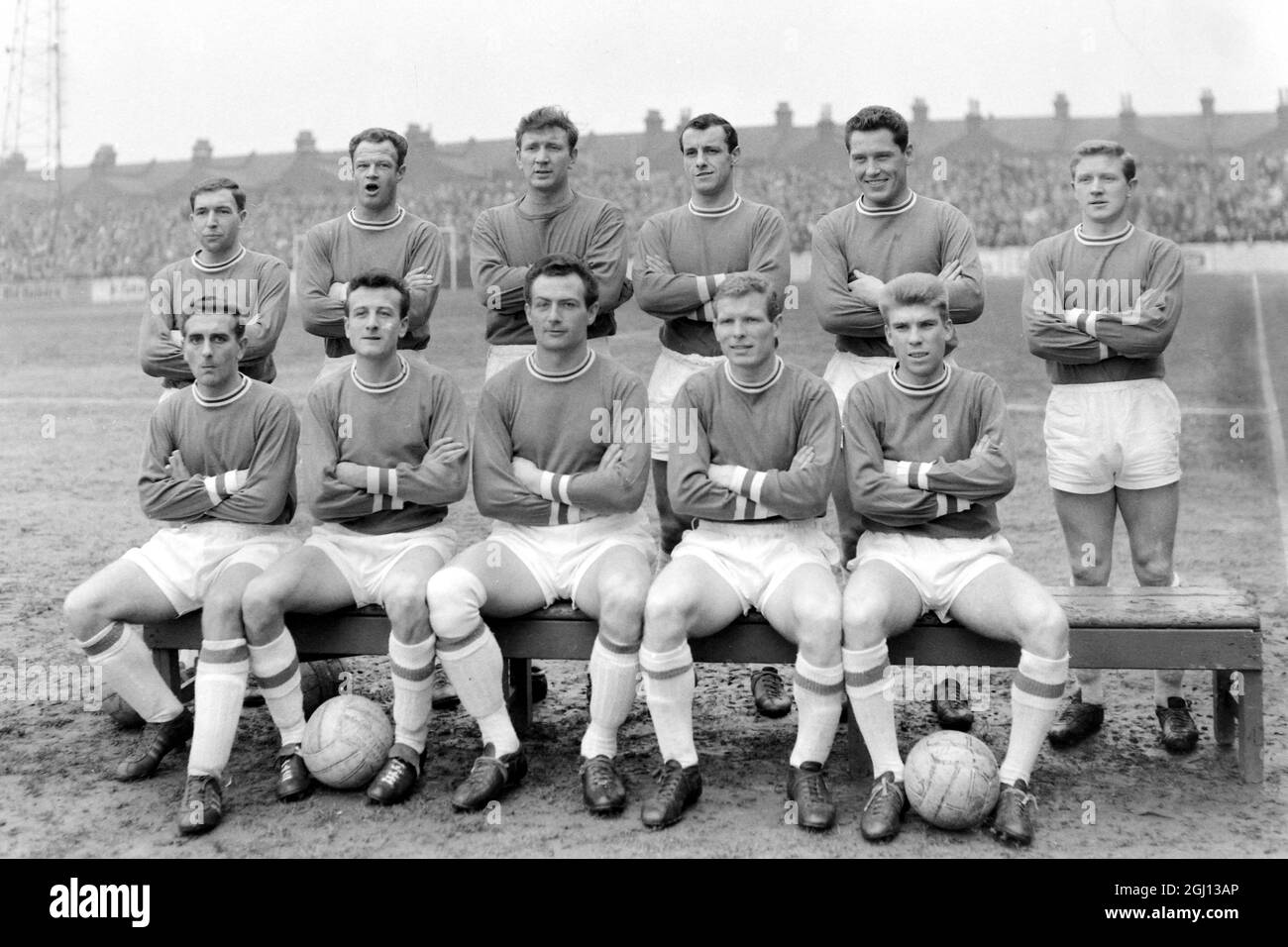 GRAHAM M FOOTBALLER WITH LEIGHTON ORIENT FOOTBALL CLUB TEAM MEMBERS - 5 ...