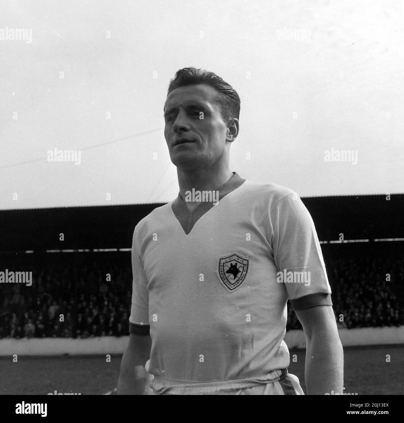 KEN KEYWORTH KEN - PORTRAIT OF FOOTBALLER OF LEICESTER CITY FC FOOTBALL ...