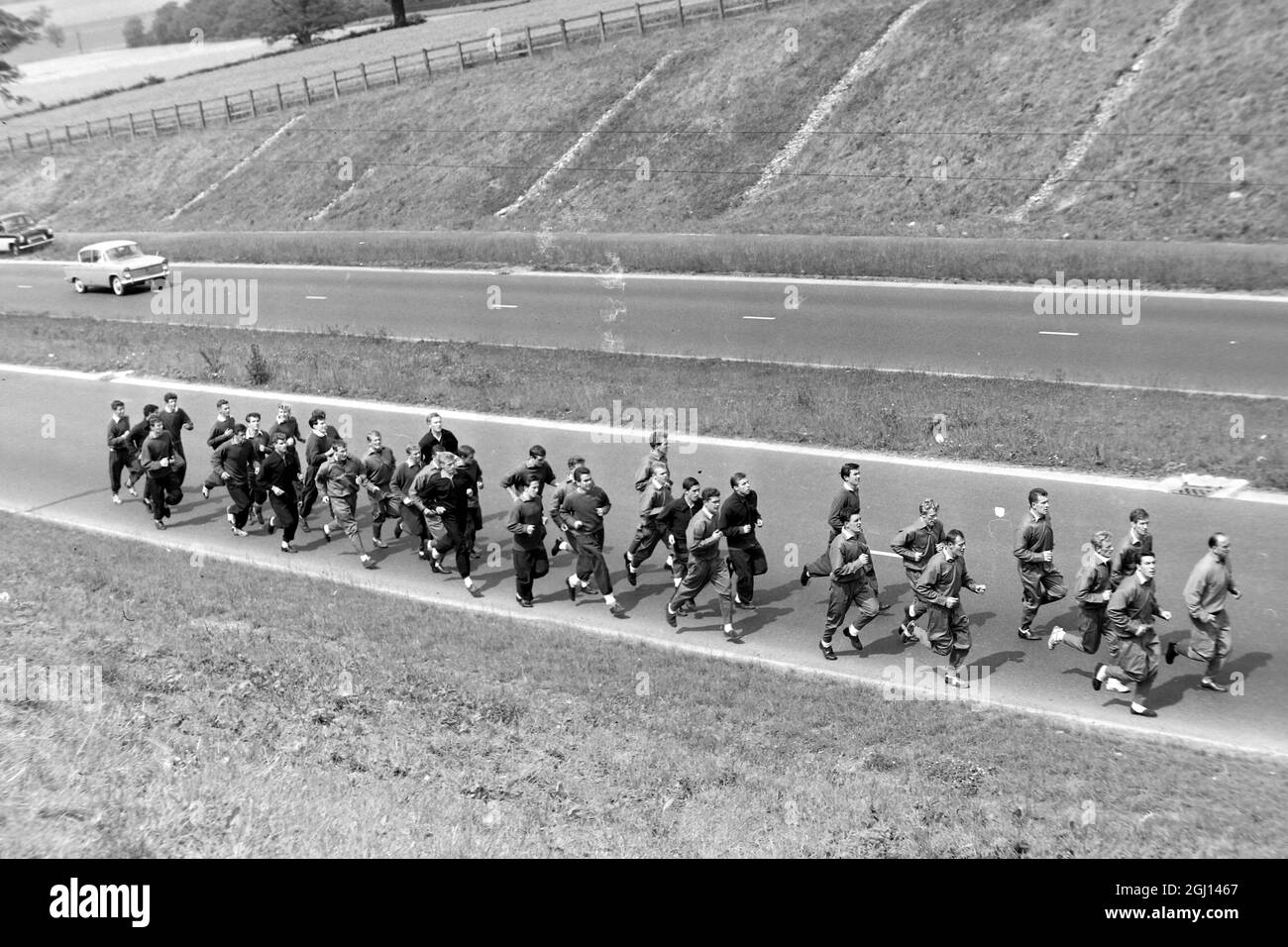 ARSENAL FOOTBALL CLUB MEMBERS IN TRAINING - ; 16 JULY 1962 Stock Photo ...