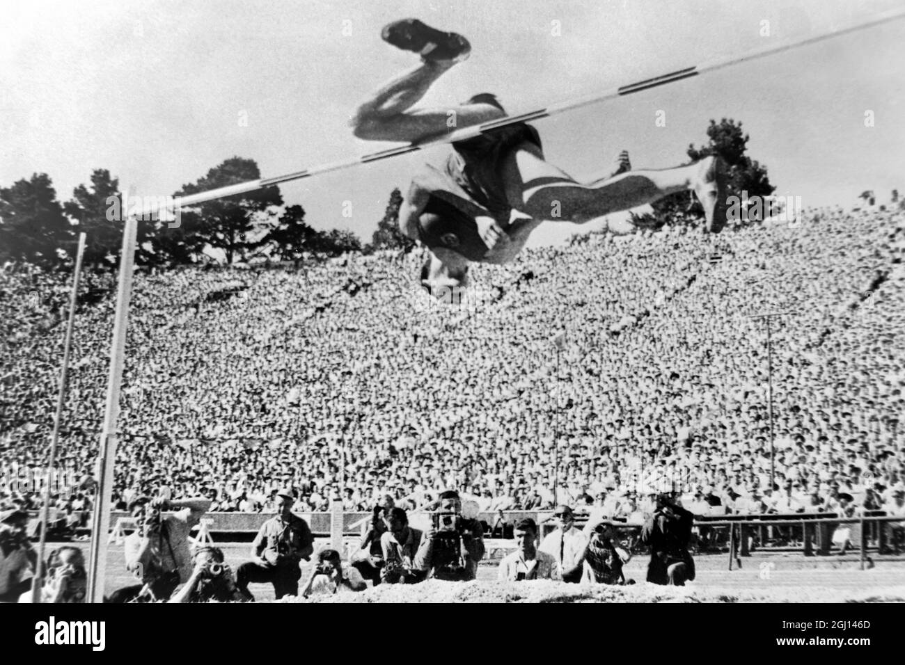 Track field athlete valery brumel hi-res stock photography and images ...