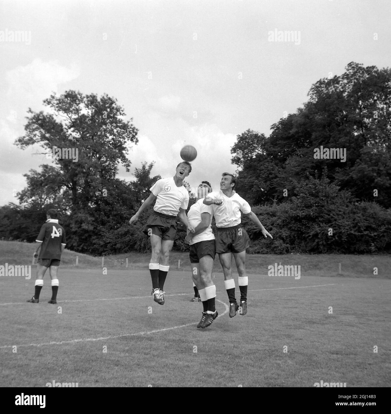 FOOTBALLE PETER BAKER OF TOTTENHAM WITH JIMMY GREAVES AND BOBBY SMITH ...