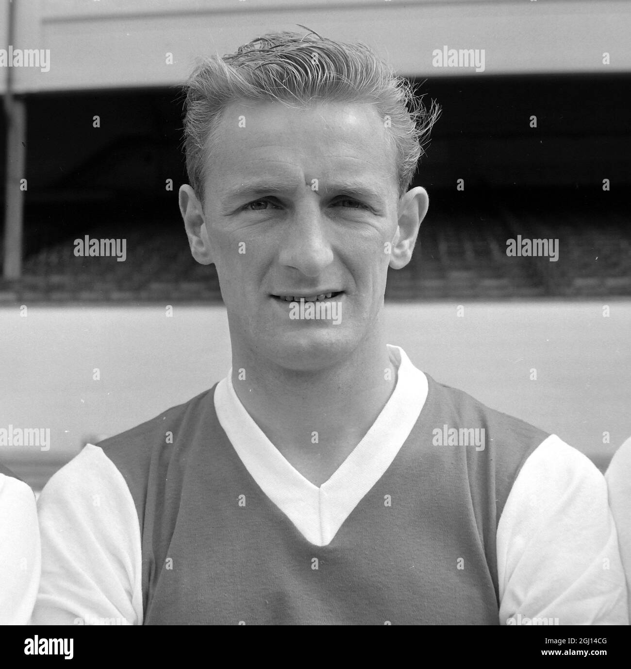 Arsenal player portrait Black and White Stock Photos & Images - Alamy