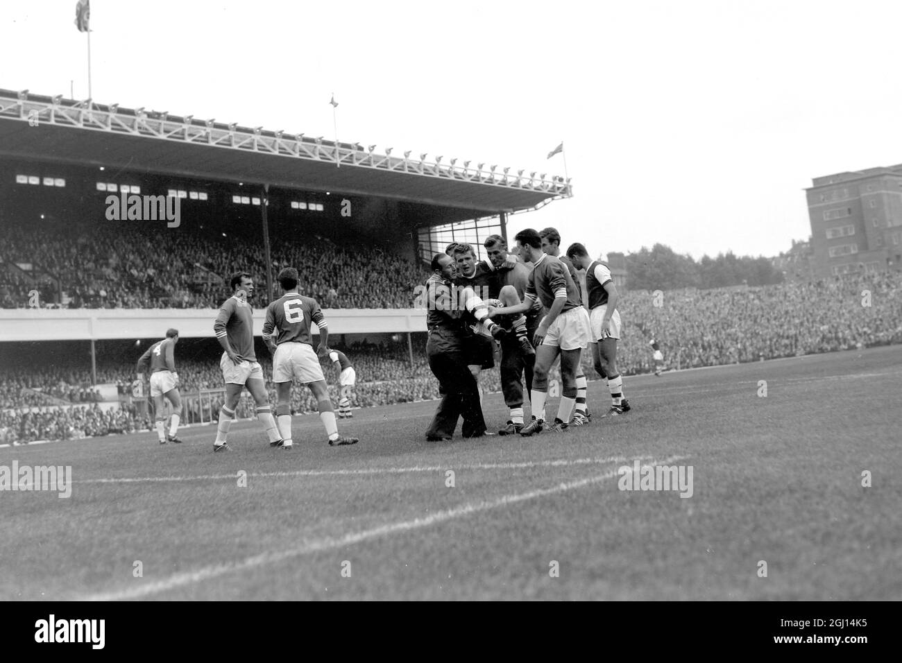 Injured sportsman Black and White Stock Photos & Images - Alamy