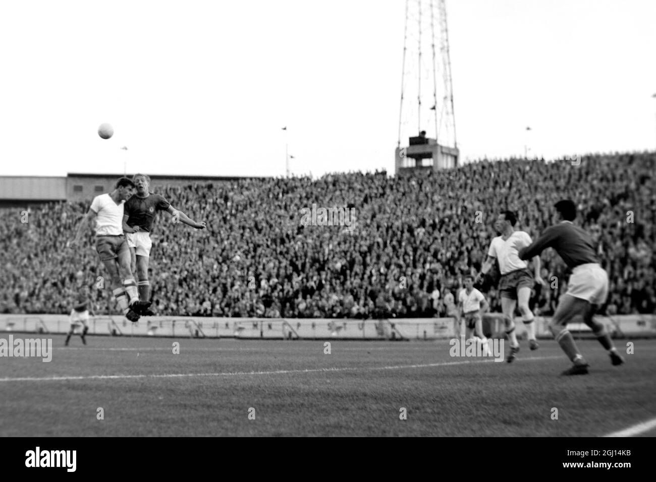 FOOTBALLER JOHN KAYE IN ACTION WITH SHELLITO - ; 22 AUGUST 1962 Stock ...