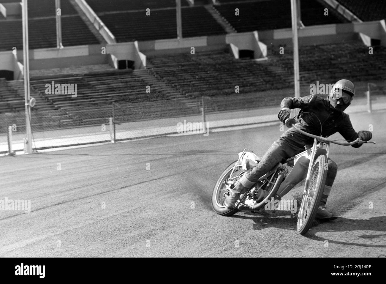 MOTOR CYCLING SPEEDWAY CHAMPIONSHIPS AT WEMBLEY, LONDON - RONNIE MOORE ...