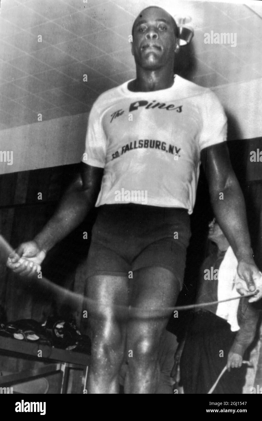 CHARLES SONNY LISTON SKIPPING IN TRAINING - ; 19 SEPTEMBER 1962 Stock ...