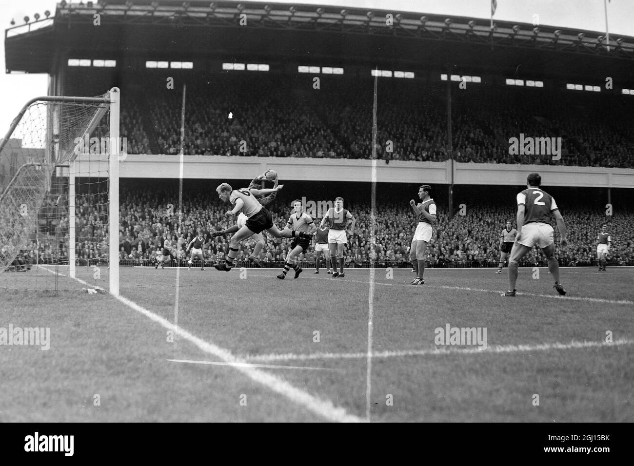 Arsenal wolverhampton wanderers hi-res stock photography and images - Alamy