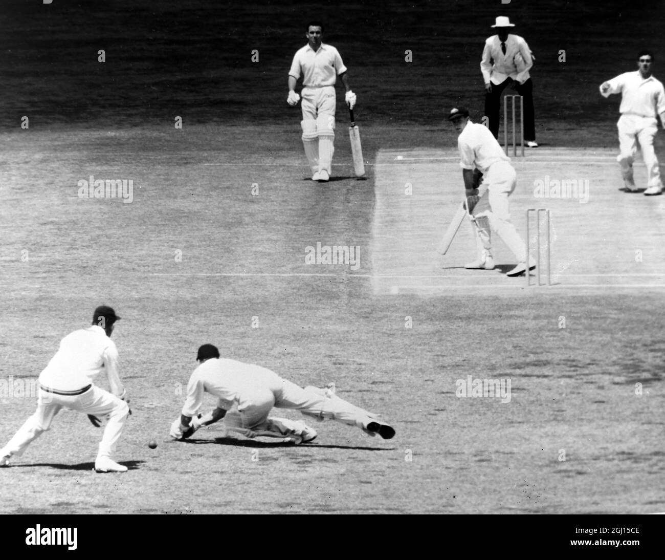 CRICKETERS IN ACTION - BILL LAWRIE MURRAY TRUEMAN COWDREY - ; 1 ...