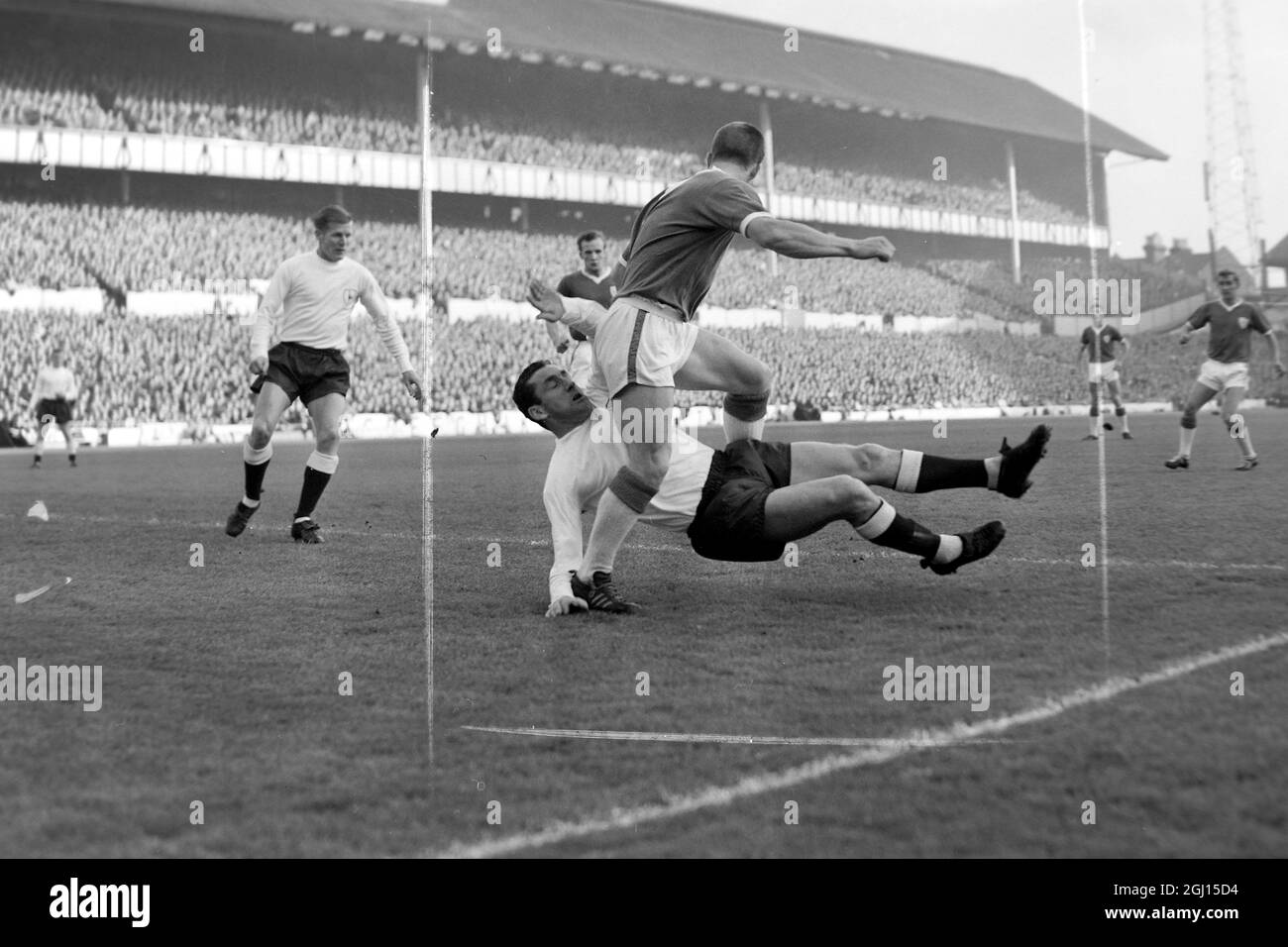 CHEESEBROUGH A SPURS FOOTBALL MATCH - ; 3 NOVEMBER 1962 Stock Photo - Alamy