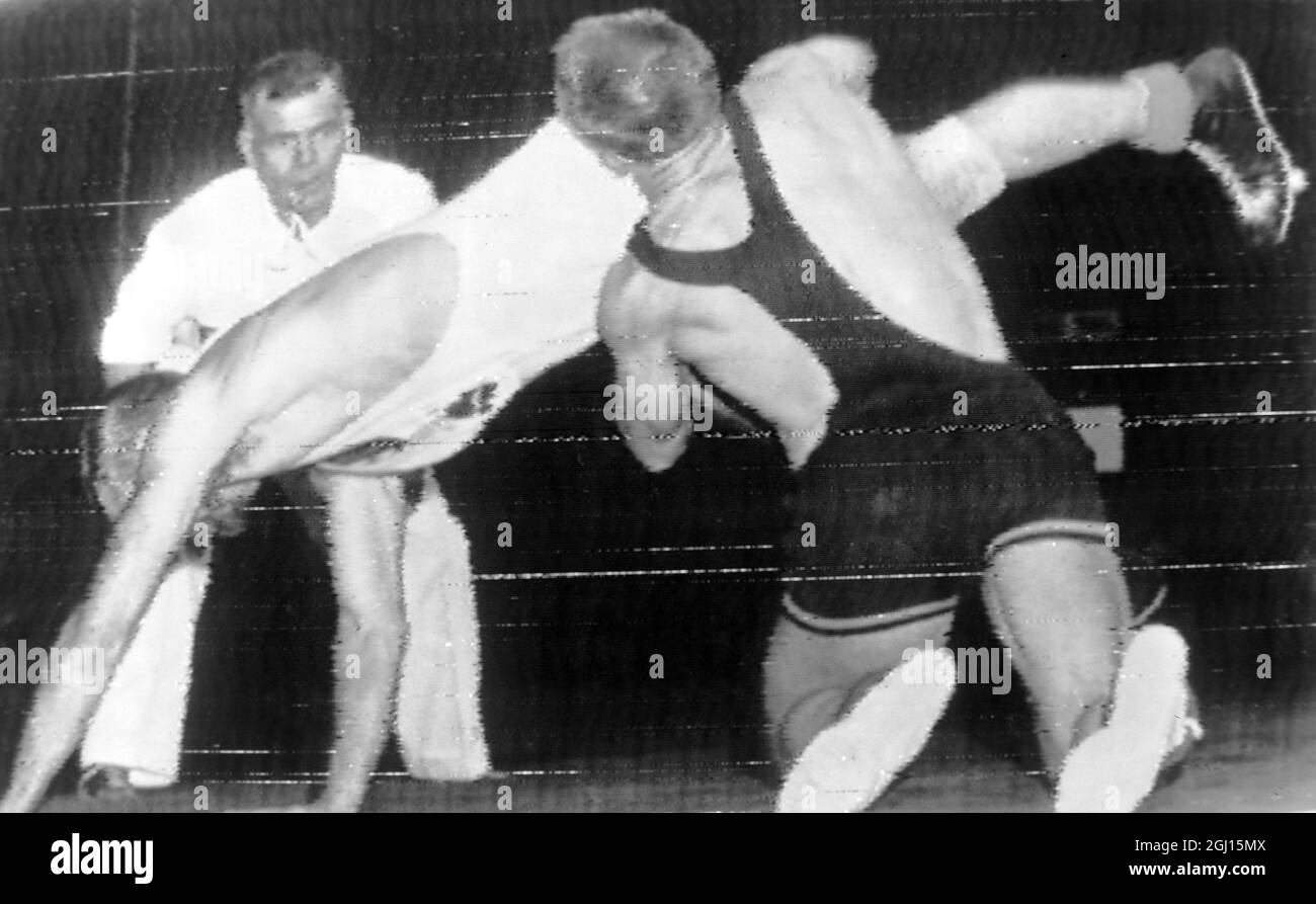ASPEN A BOXER V ROBERTS IN ACTION - ; 29 NOVEMBER 1962 Stock Photo - Alamy
