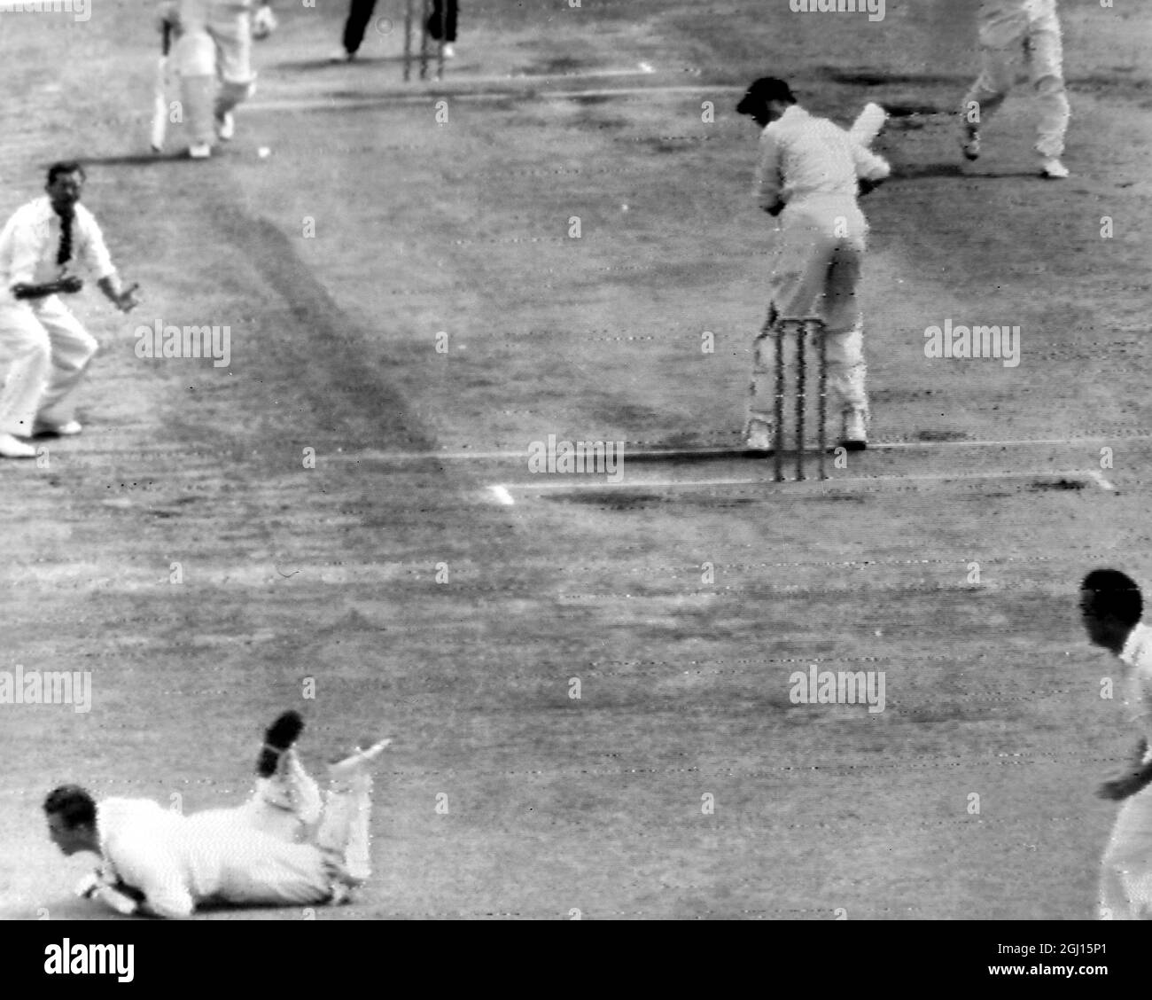 CRICKET MCC V AUSTRALIA JARMAN SHEPPARD BENAUD SIMPSON ; 1 DECEMBER ...