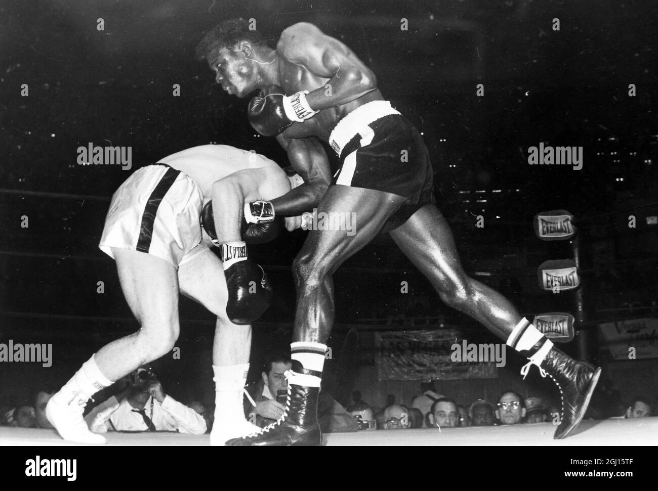 BOXER EMILE GRIFFITH E V JORGE FERNANDEZ - ; 9 DECEMBER 1962 Stock ...
