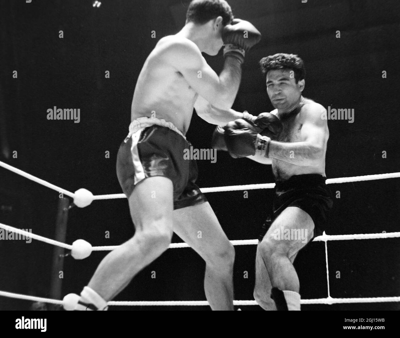 BOXING VIC ANDRETTI AND JAMIE APARICI IN LODNON ; 12 DECEMBER 1962 ...