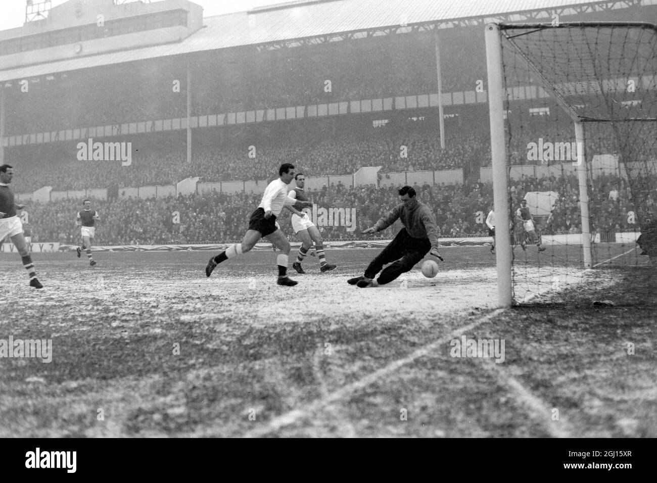 FOOTBALLER ROY BAILEY OF SPURS IN ACTION - ; 26 DECEMBER 1962 Stock ...