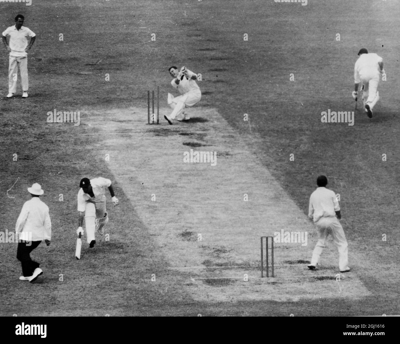 BARRY JARMAN, DAVID SHEPPARD, PETER BRUGE IN CRICKET ACTION - ; 7 ...