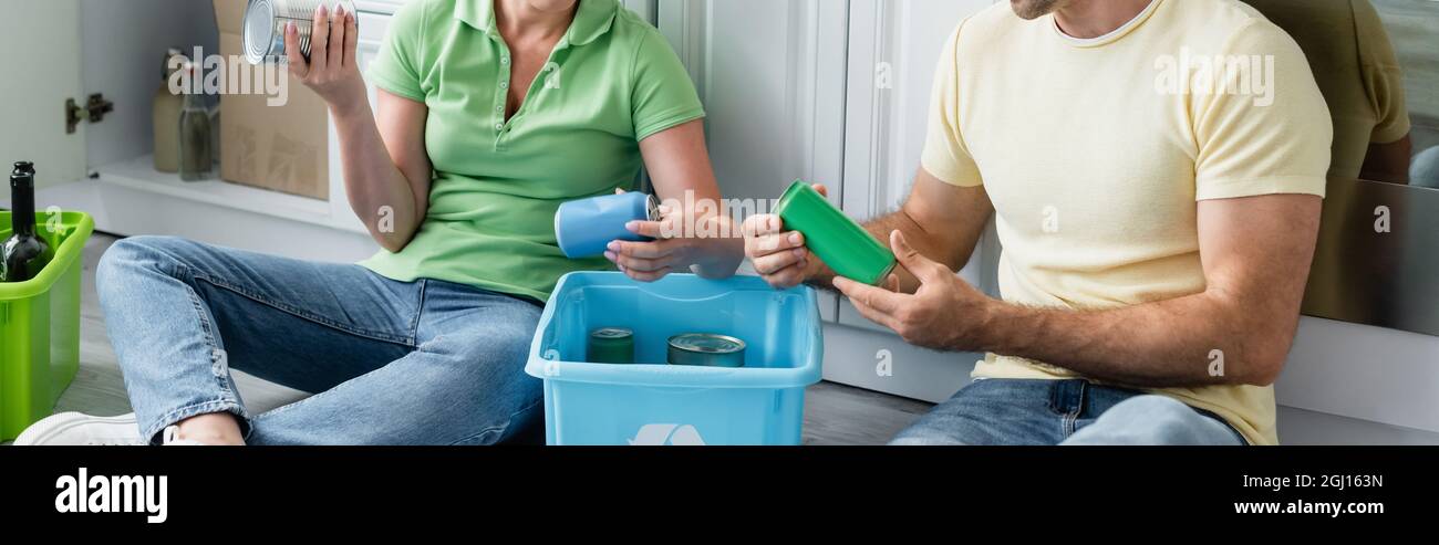 Sorting cans and bottles hi-res stock photography and images - Alamy