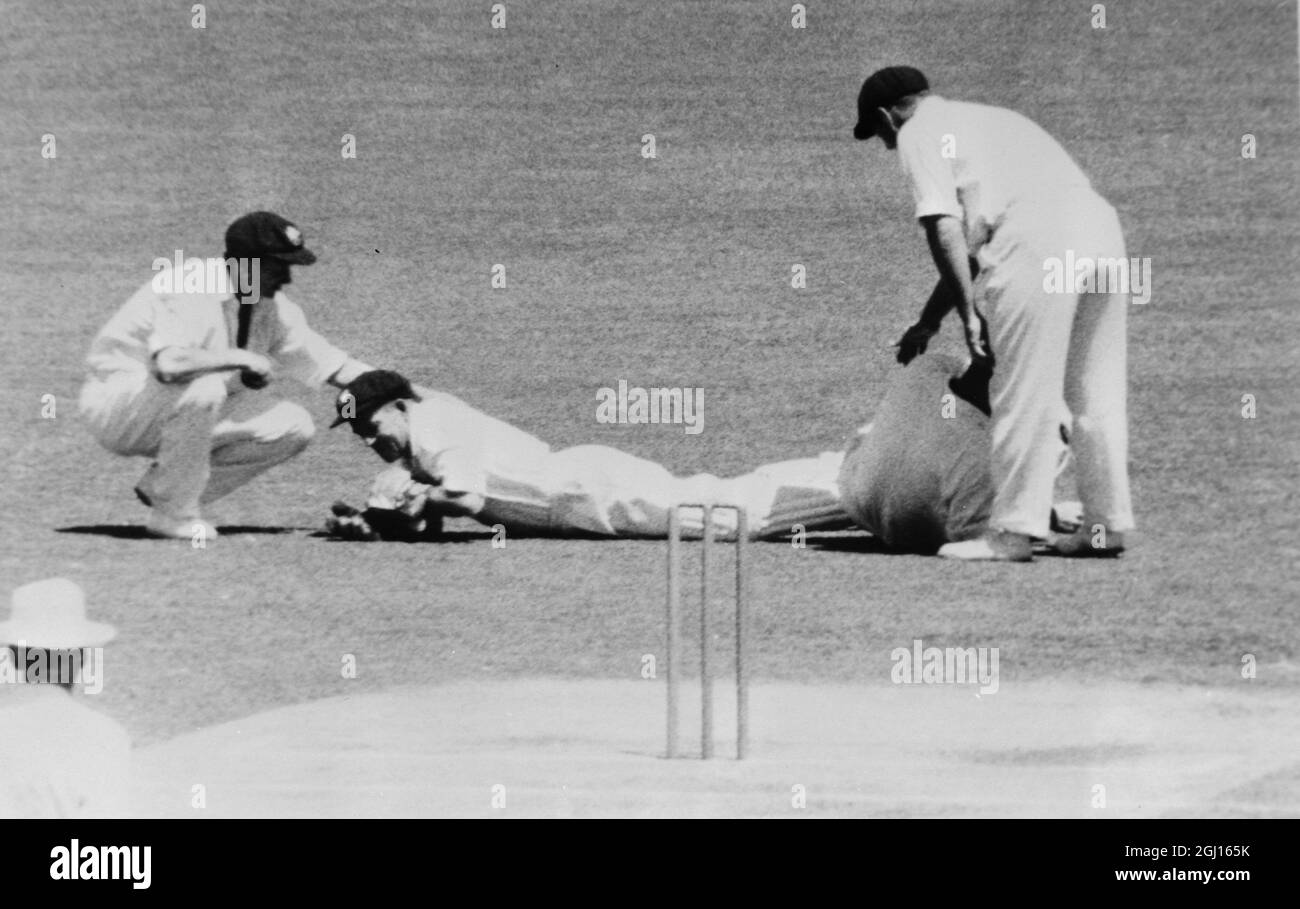 CRICKET MCC V AUSTRALIA - BENAUD RITCHIE GROUT IN ACTION - ; 2 FEBRUARY ...