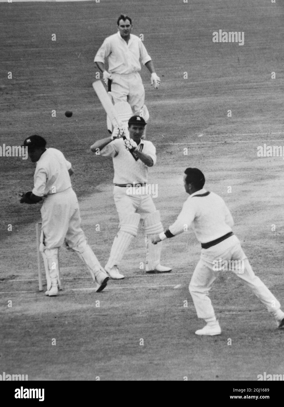 CRICKET MCC V AUSTRALIA TITMUS FLIES FROM GROUT SIMPSON O NEIL ; 20 ...