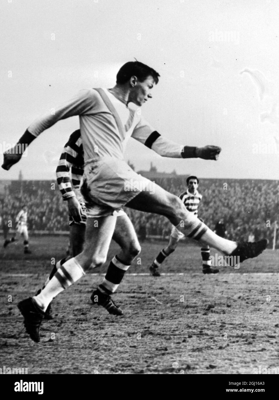 1963 football hi-res stock photography and images - Alamy