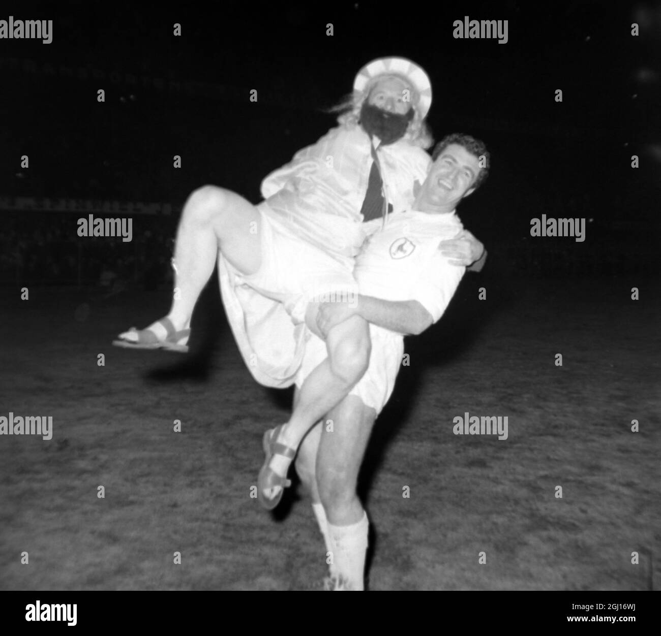 FOOTBALLER BOBBY SMITH IN ACTION IN ROTTERDAM FOR TOTTENHAM HOTSPUR ...