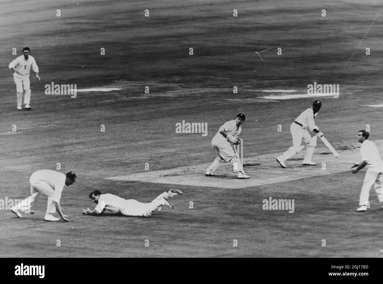 CRICKET PLAYERS IN ACTION AT LORD'S GROUND IN LONDON - COLIN COWDREY, C ...