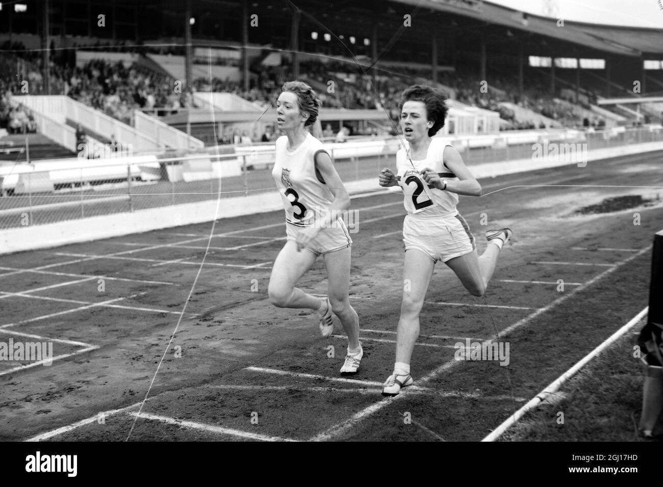 SANDRA KNOTT ATHLETE IN ACTION AT WHITE CITY IN LONDON - ; 3 AUGUST ...