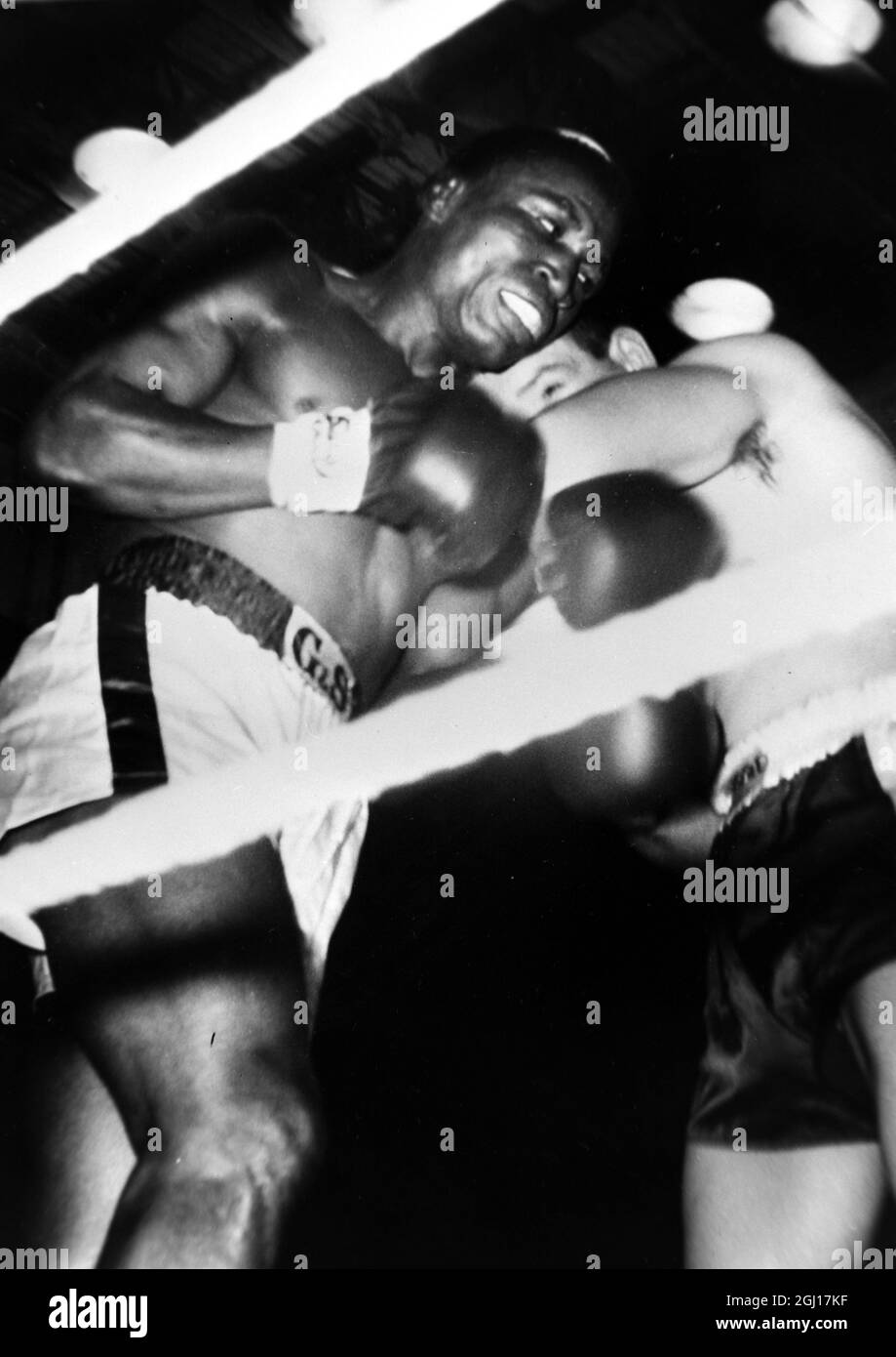 BOXER GENE FULLMER V DICK TIGER IN FIGHT IN IBADAN, WESTERN NIGERIA ...