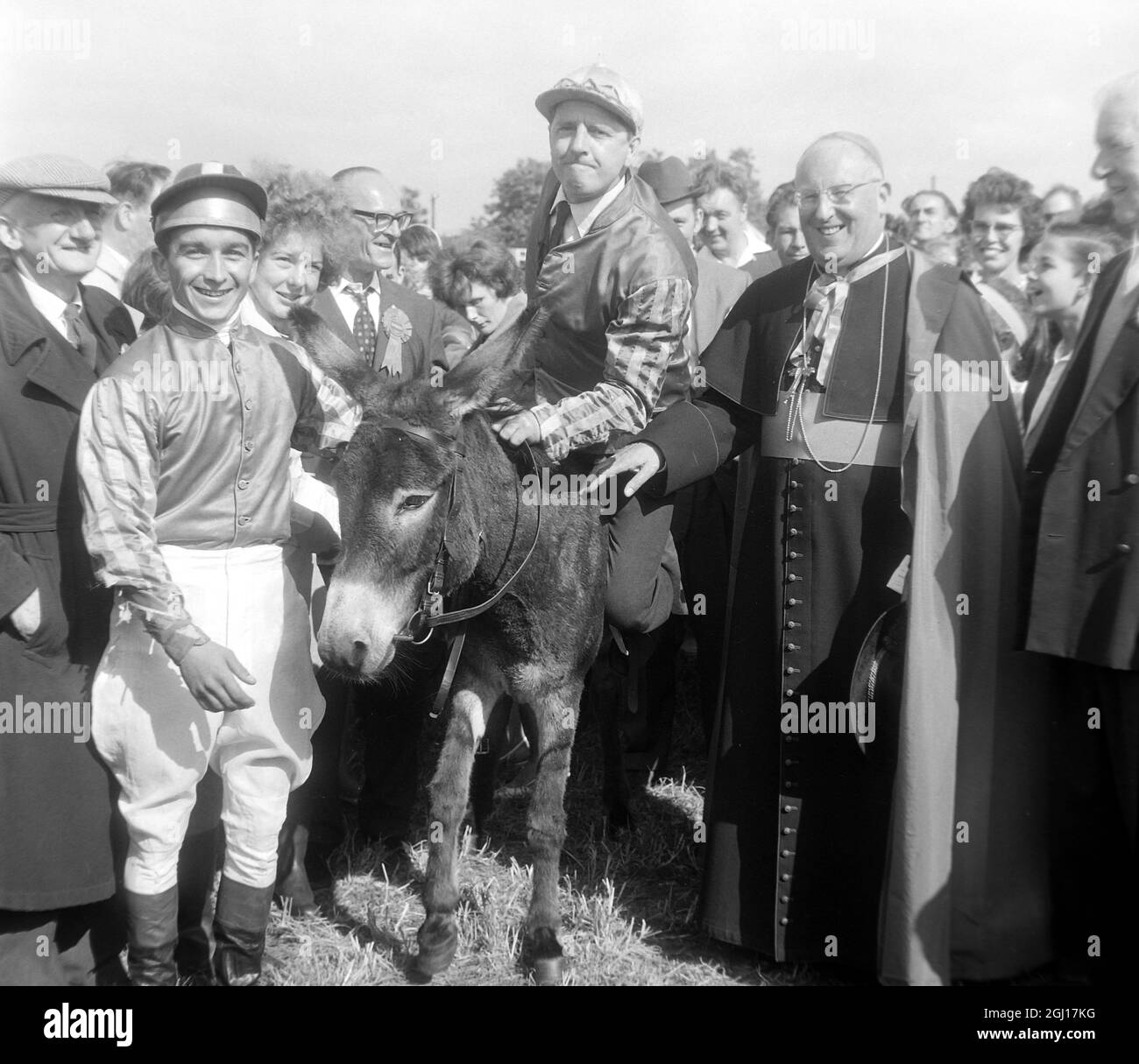 EPSOM DONKEY RACE REV COWDEREY DUNCAN KEITH ; 12 AUGUST 1963 Stock ...