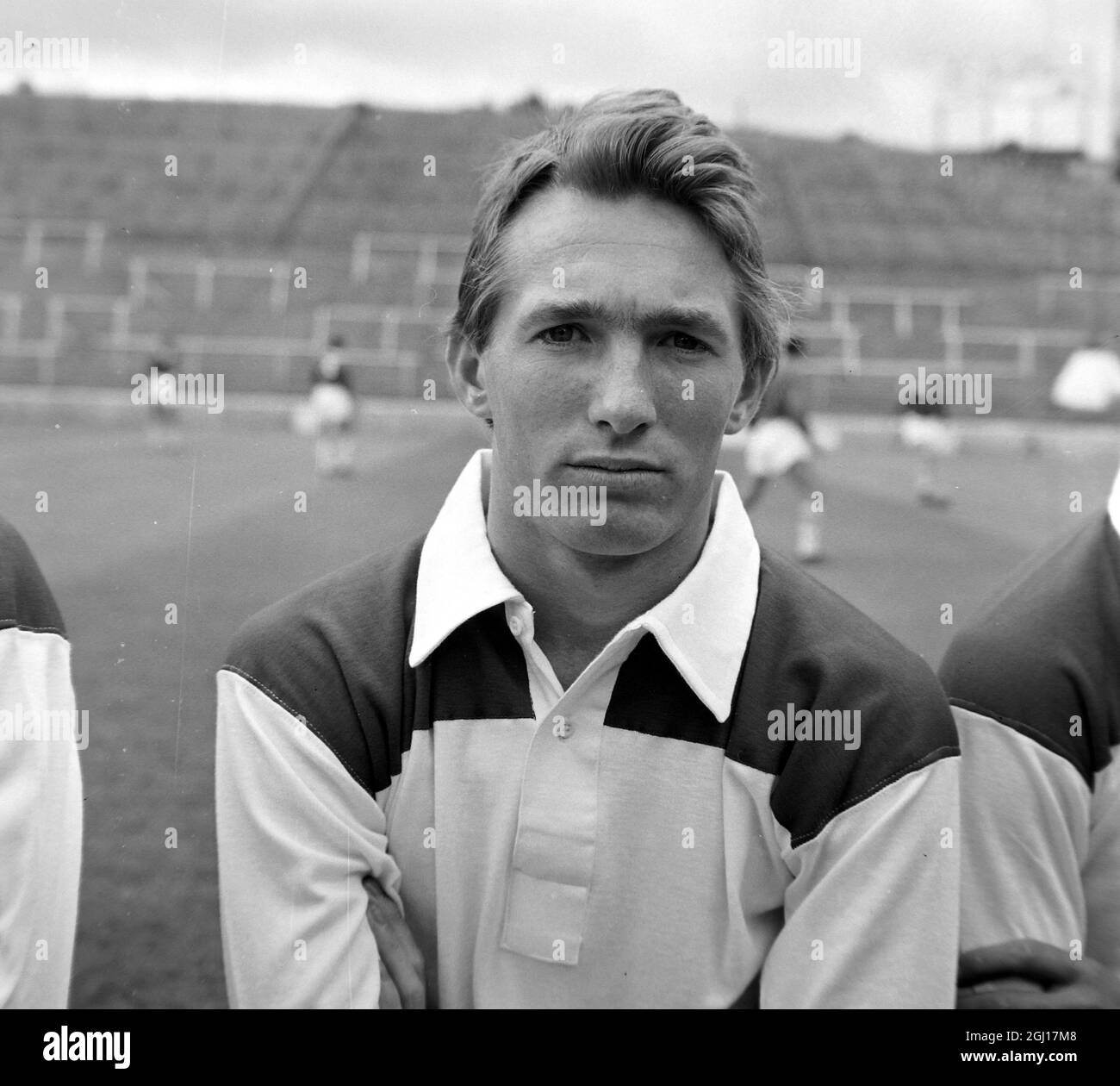 LEN GLOVER - PORTRAIT OF FOOTBALLER OF CHARLTON ATHLETIC FOOTBALL CLUB ...