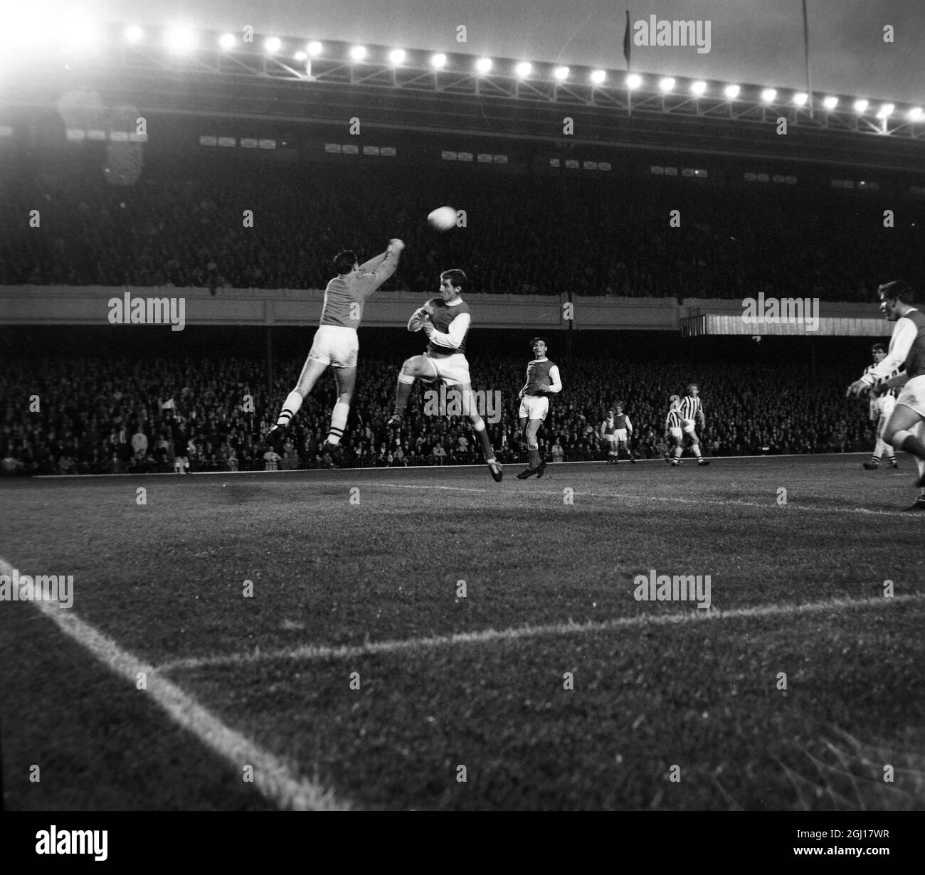 Arsenal v west bromwich albion hi-res stock photography and images - Alamy