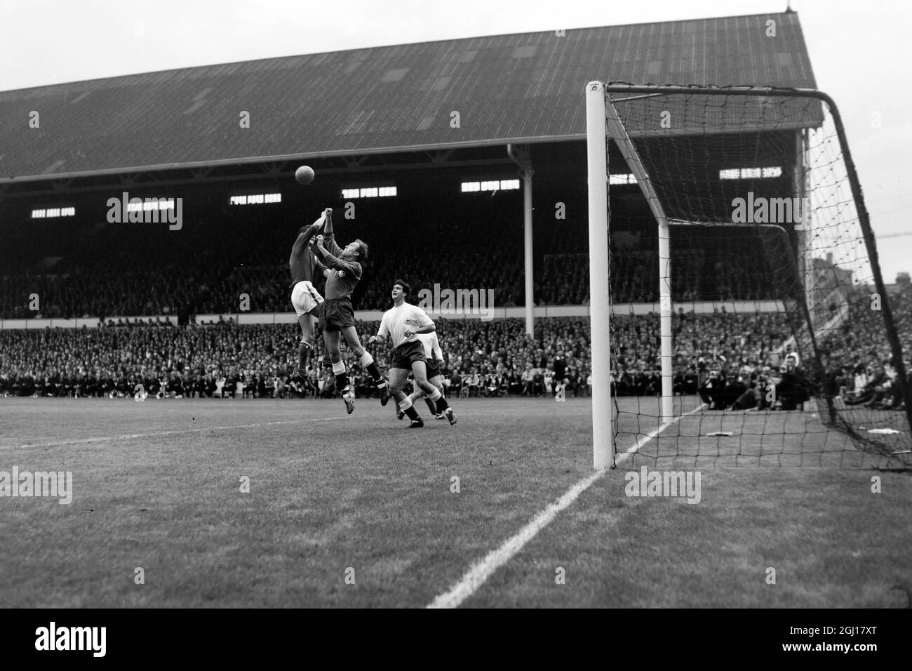 Tottenham hotspur 1963 hi-res stock photography and images - Alamy