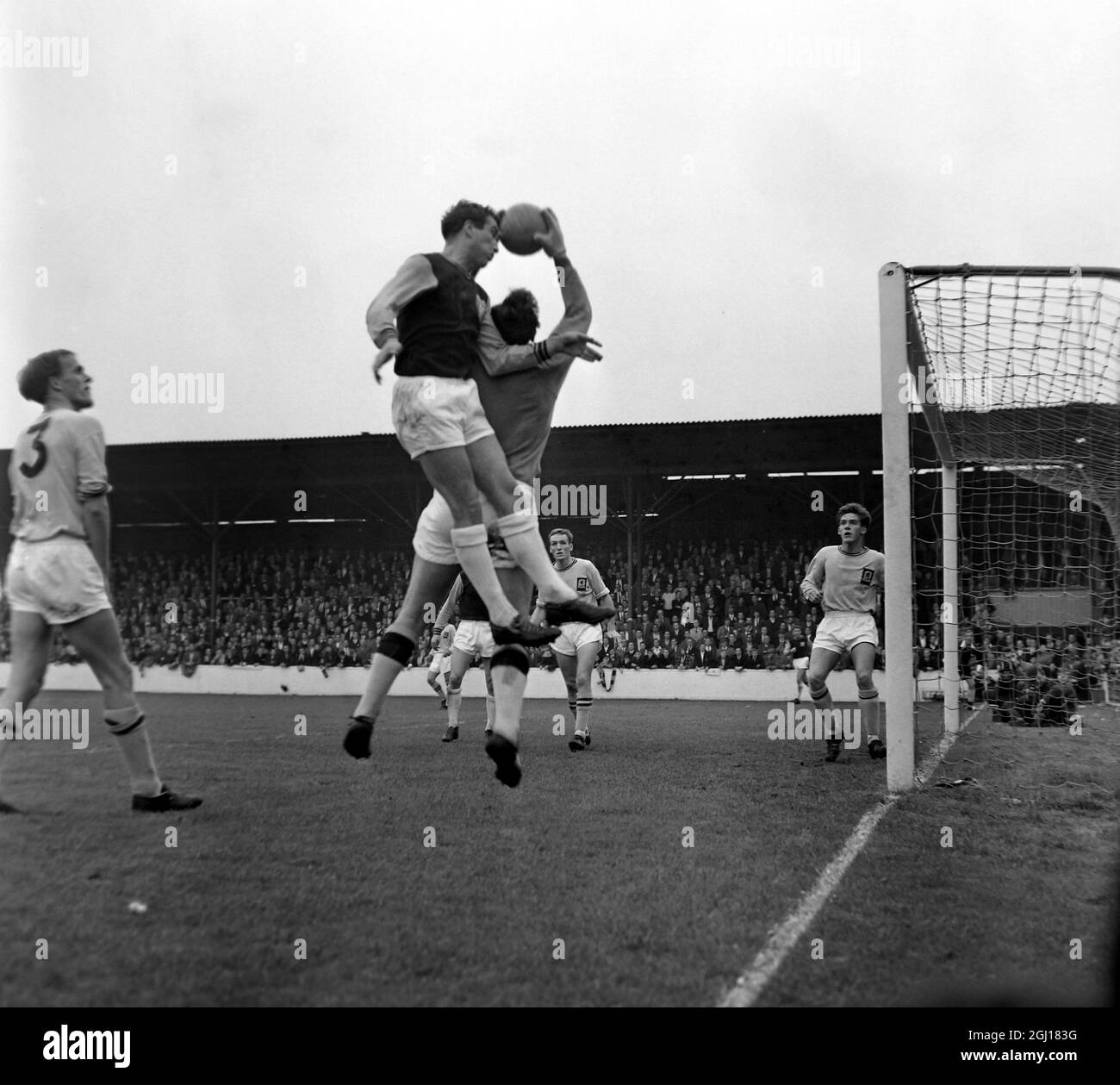 Nigel sims villa hi-res stock photography and images - Alamy