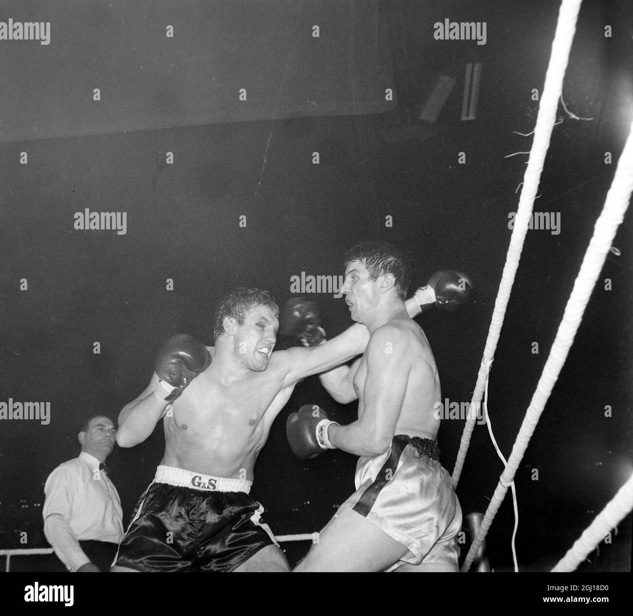 BOXING HEAVYWEIGHT BILLY WALKER V JOHNNY PRESCOTT IN WEMBLEY ; 12 ...