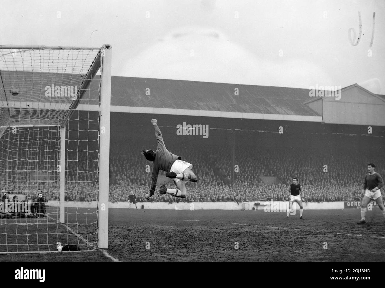 Pinner old hi-res stock photography and images - Alamy