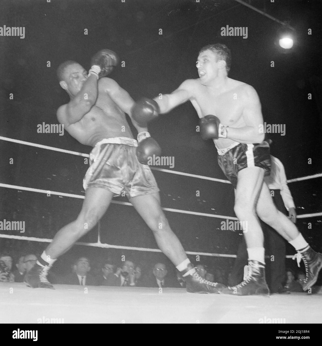 BOXING HEAVYWEIGHT JOE BYGRAVES V BILLY WALKER IN LONDON - ; 28 JANUARY ...