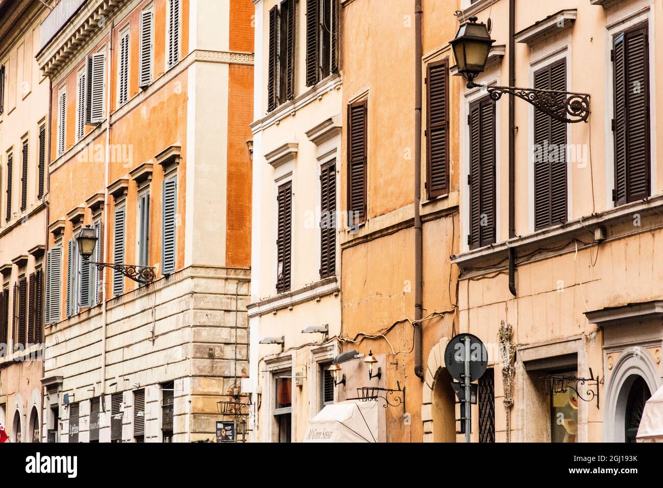 Italy, Rome. Via di Ripetta (aka Via Ripetta) buildings Stock Photo - Alamy