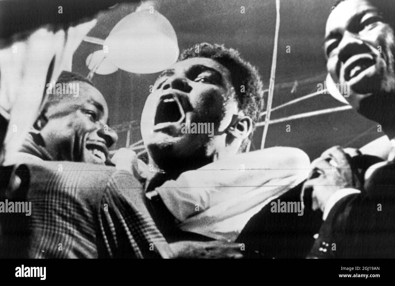 WORLD HEAVYWEIGHT BOXING CHAMPION SONNY LISTON WITH AMERICAN BOXING ...