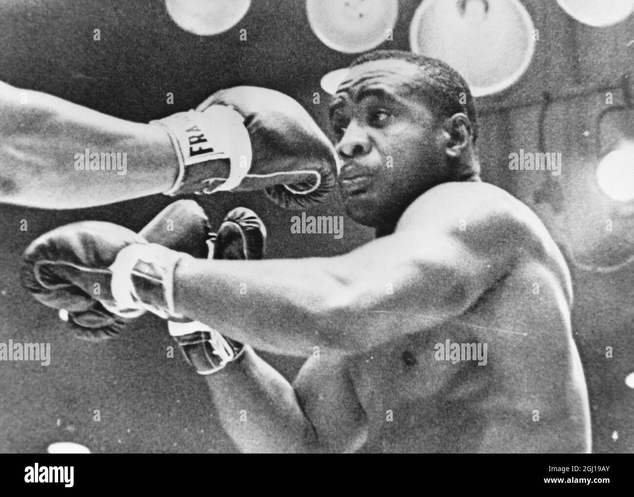 1964 cassius clay sonny liston hi-res stock photography and images - Alamy