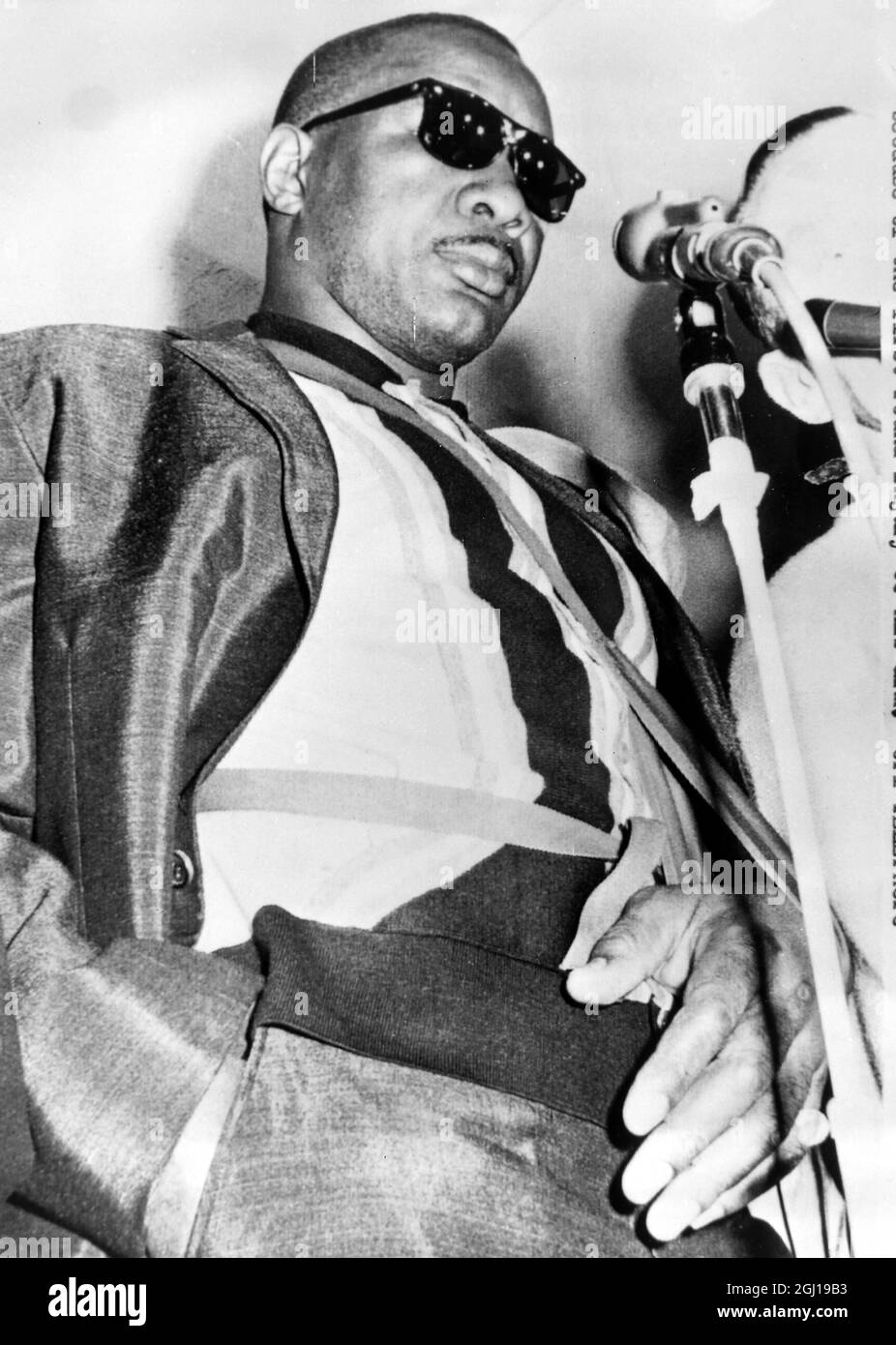 WORLD HEAVYWEIGHT BOXING CHAMPION SONNY LISTON WITH AMERICAN BOXING ...