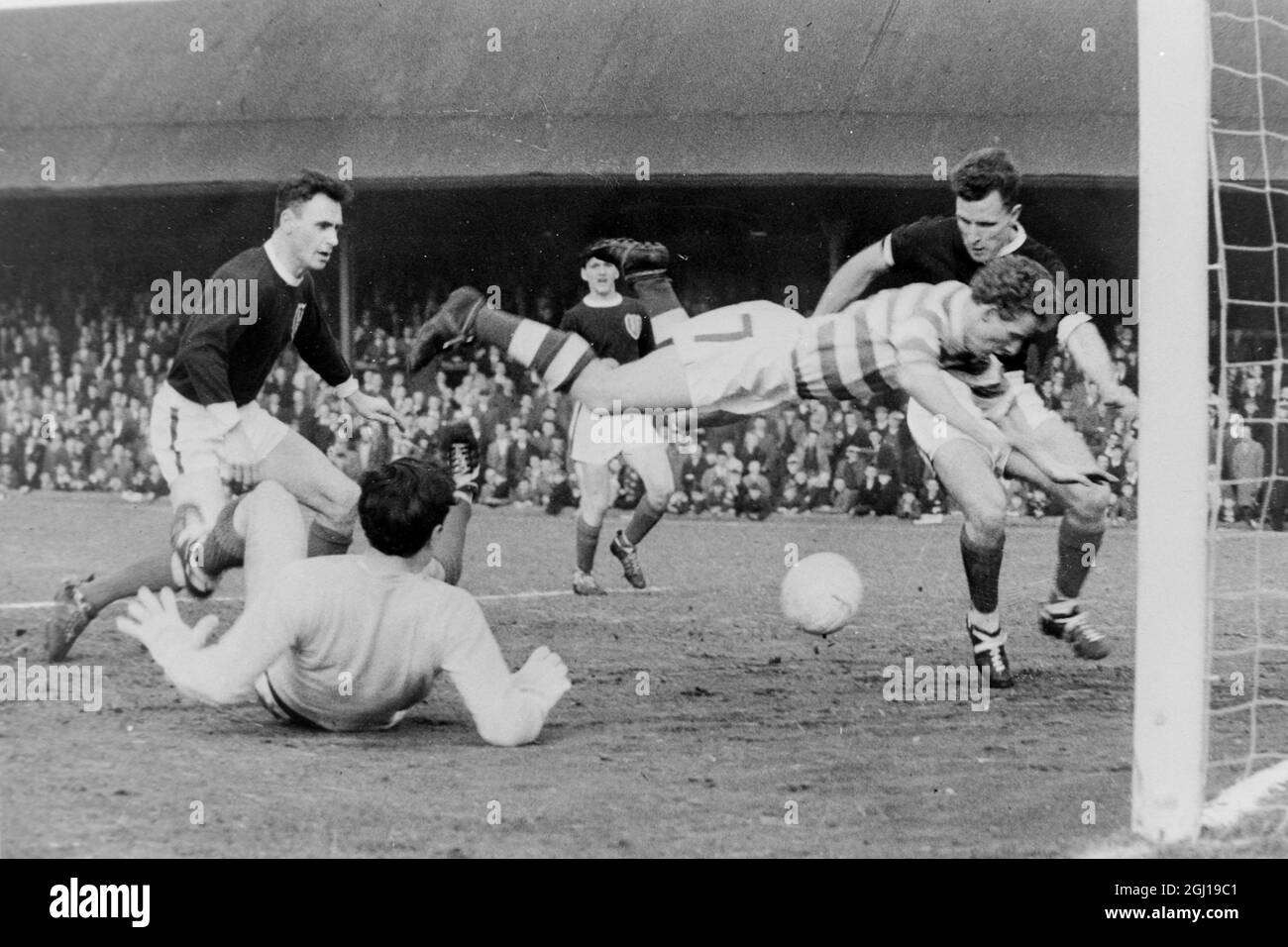 SCOTTISH FOOTBALL IN ACTION - CELTIC GLASGOW V EAST STIRLING DUNDEE ...