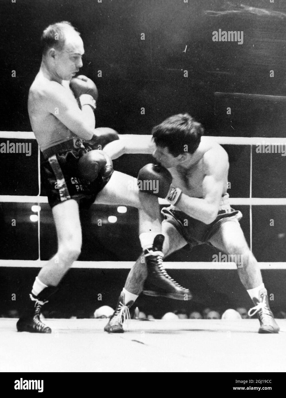BOXING BANTAM CHAMPIONSHIPS IN PAISLEY - WALTER MCGOWAN V RISTO ...