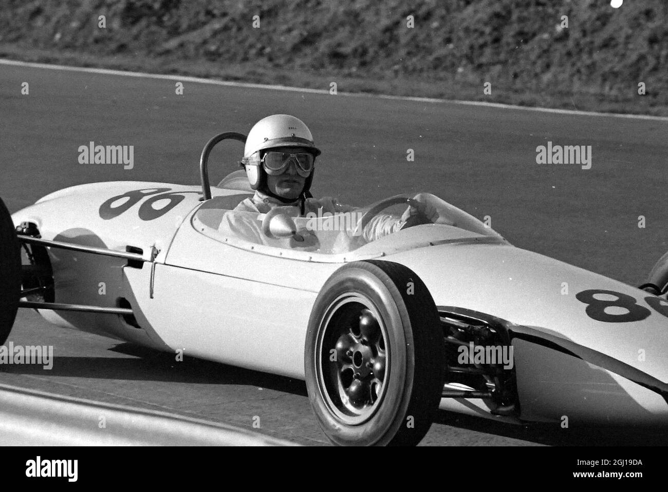 RACING DRIVER MIKE HAILWOOD DRIVING BRABHAM FORD FORMULA ONE F1 IN ...
